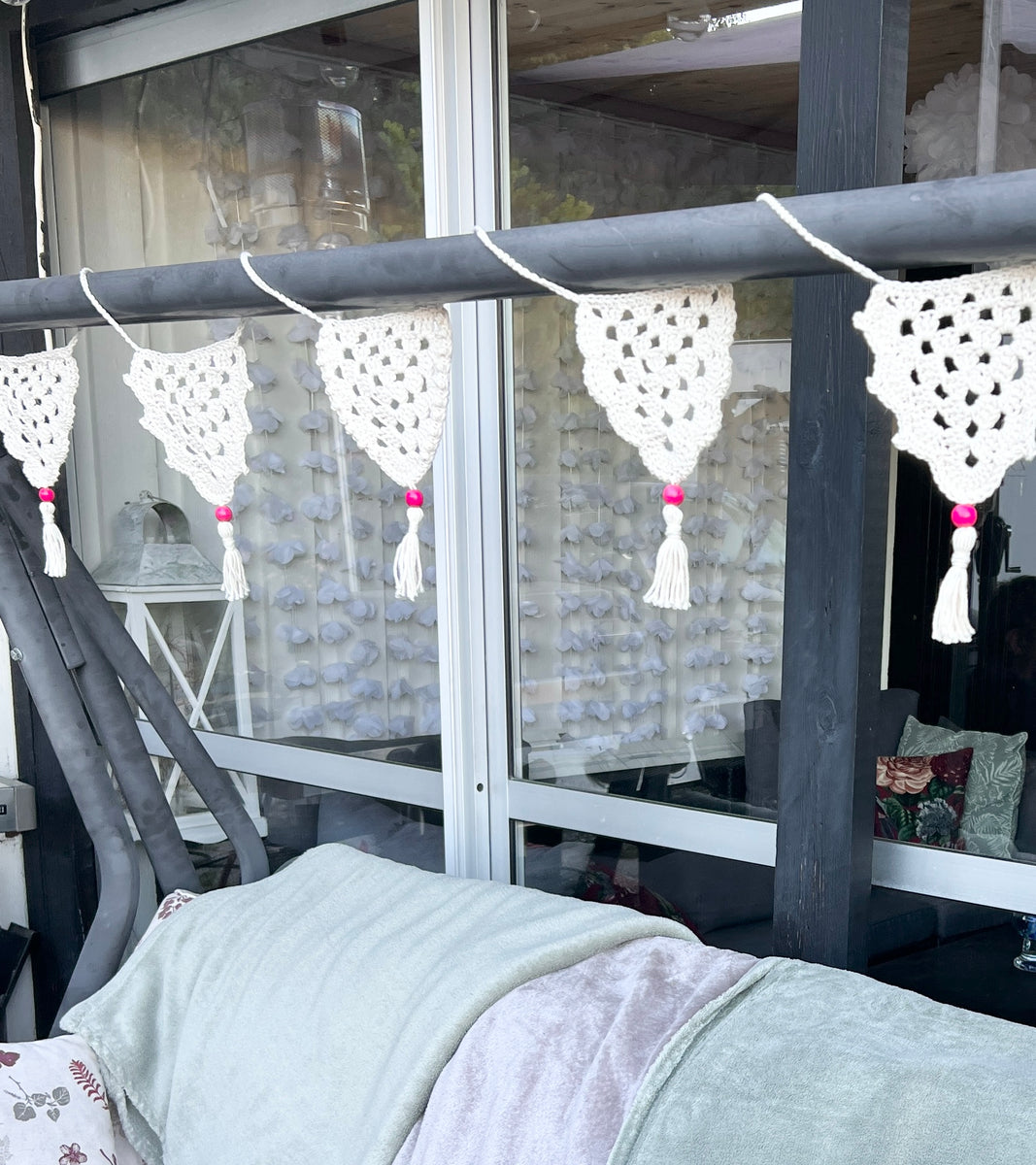 Mönster till att virka vimplar i mormorsrute-stil – Mamma Mia Garn